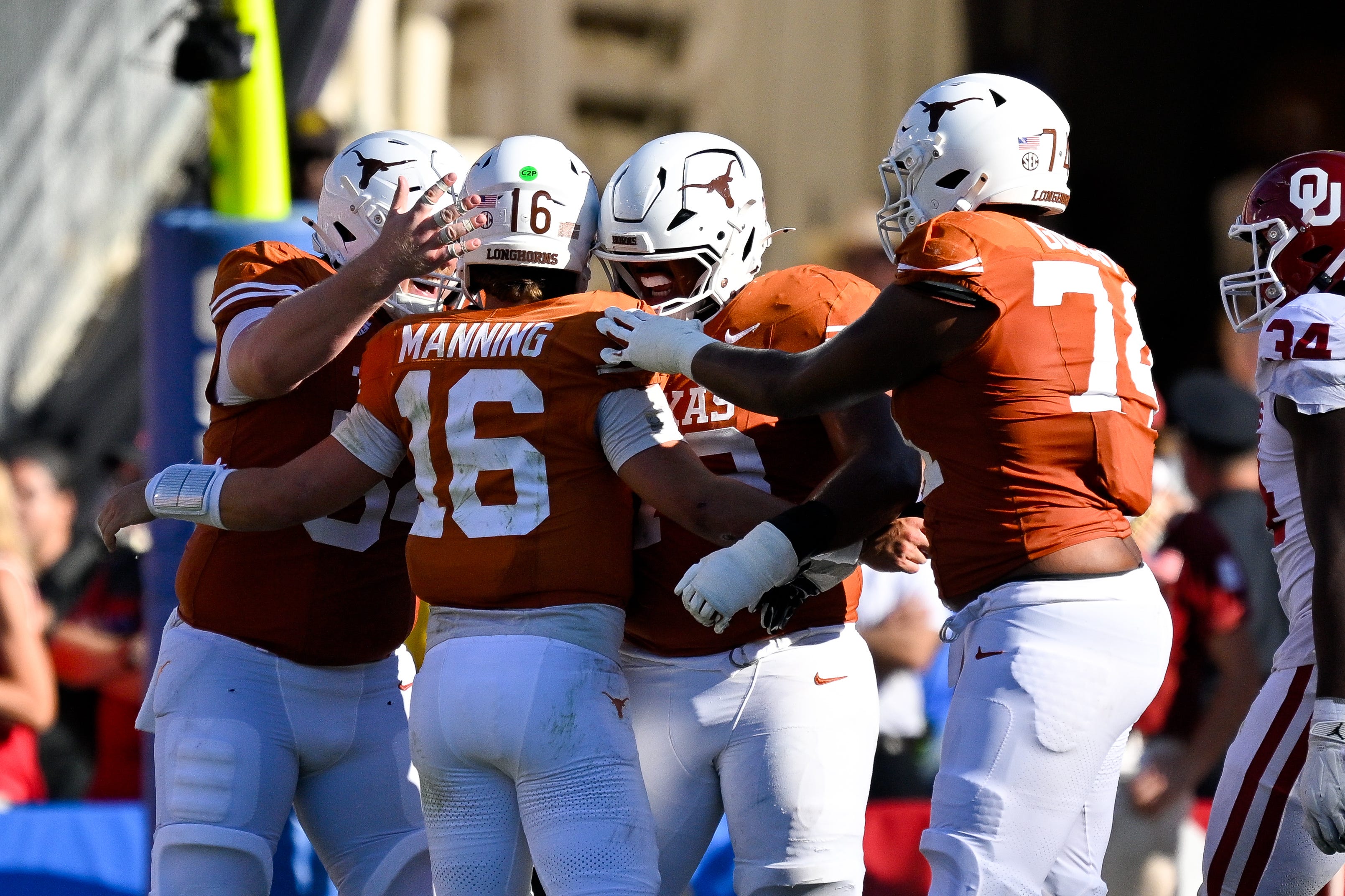 Ideal Saturday night for Longhorn fans: Manning, run game shining