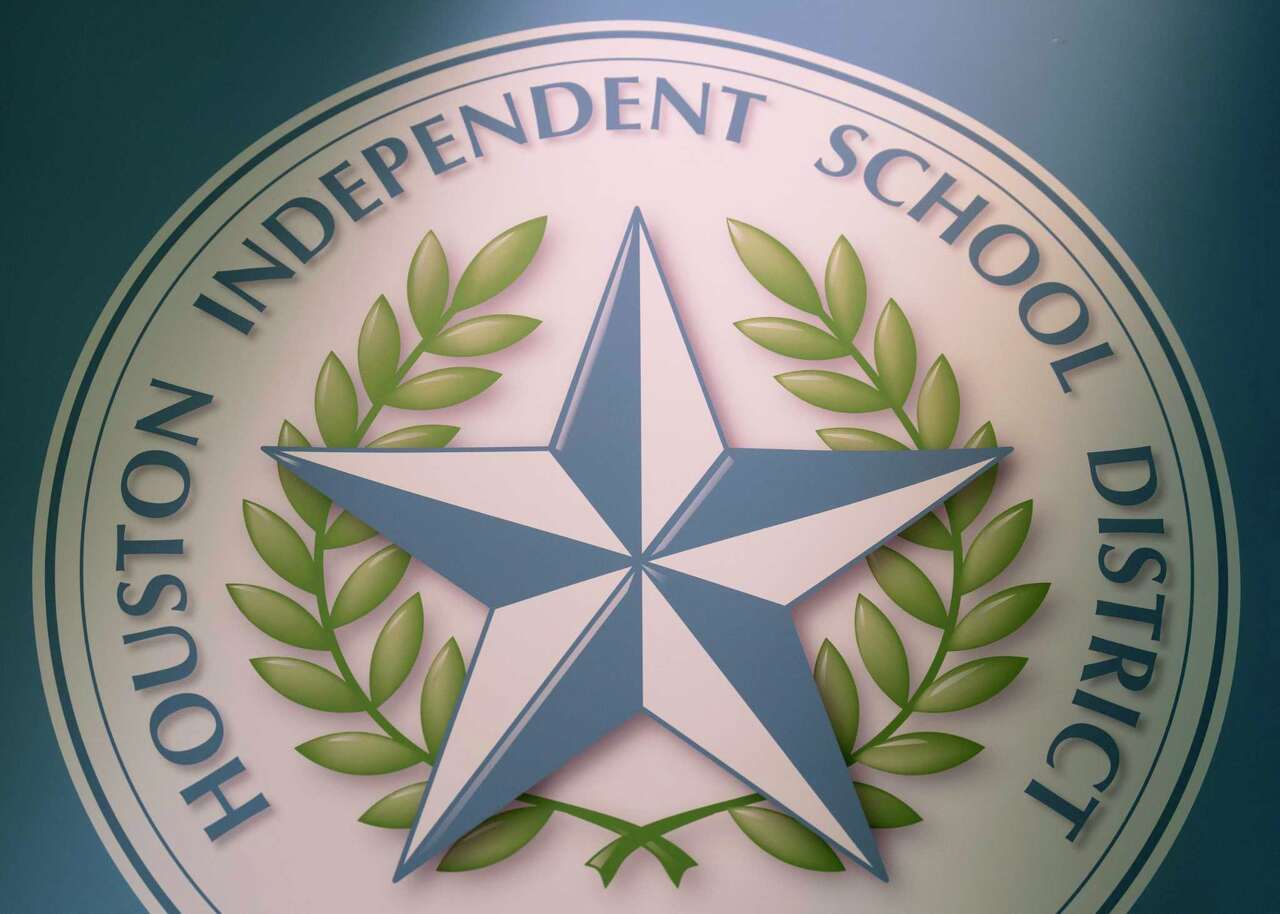 Houston ISD seeks delay on teacher certification rules until 2029-30