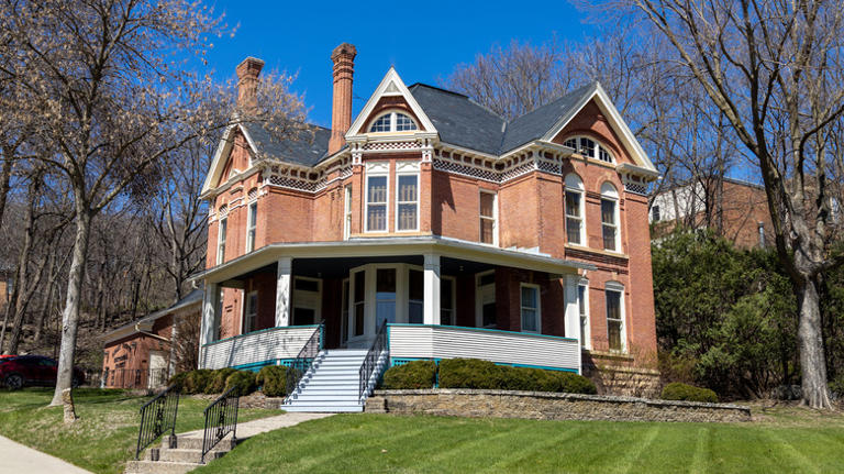 Nestled On The Minnesota River Is A Historic City With Charming Streets ...