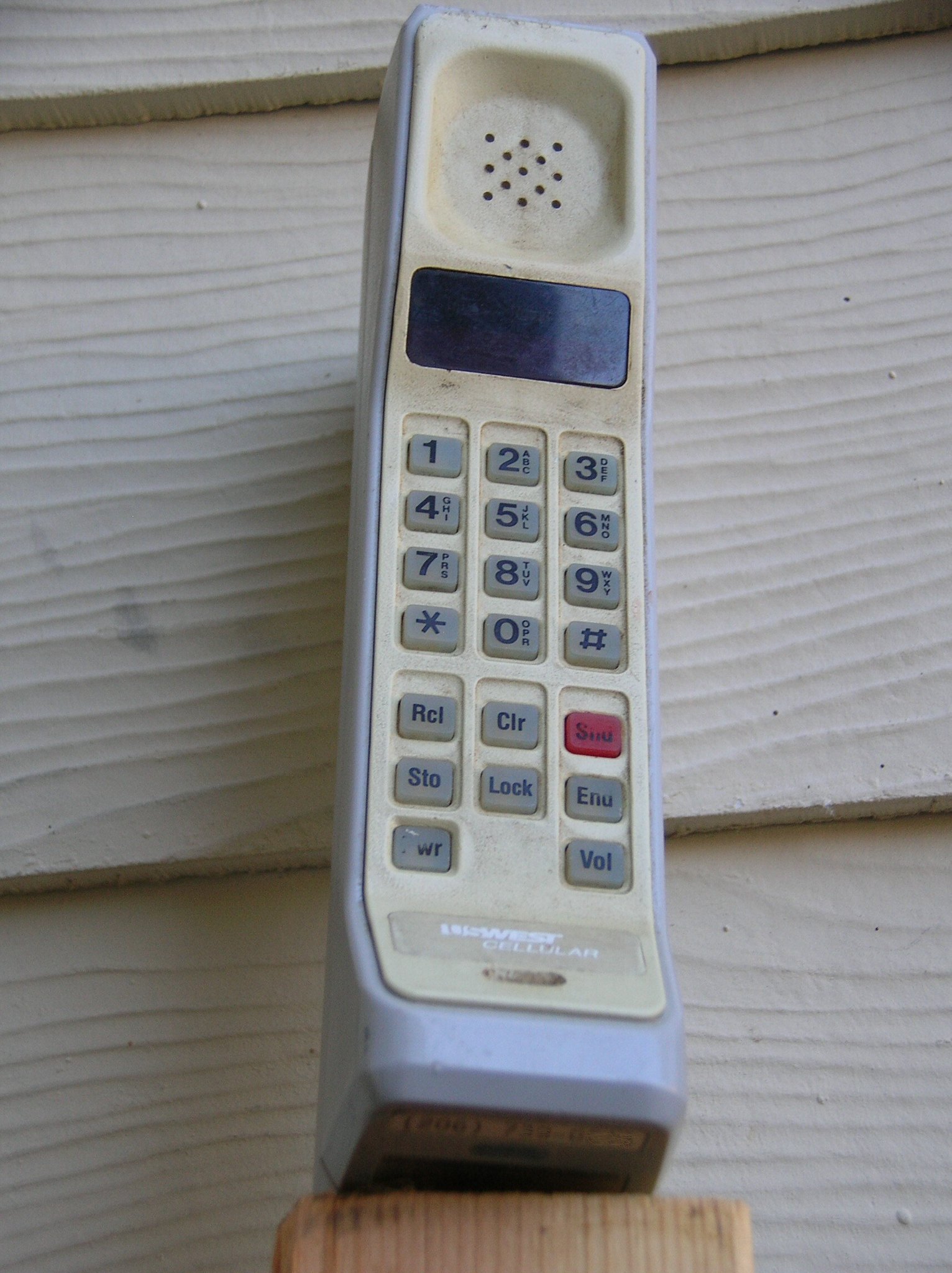 First Cell Phones Used in Daily Life