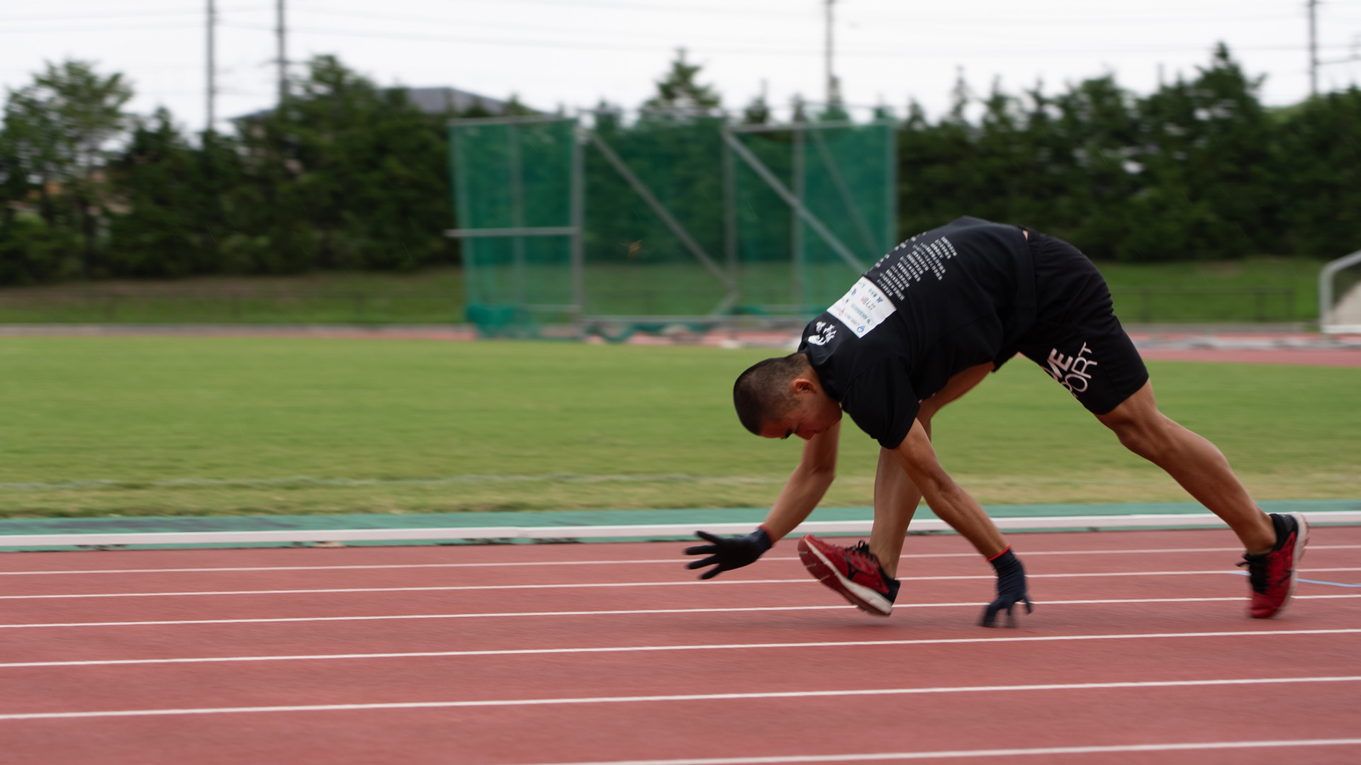 Japanese athlete sets new world record for 100 m running on all fours