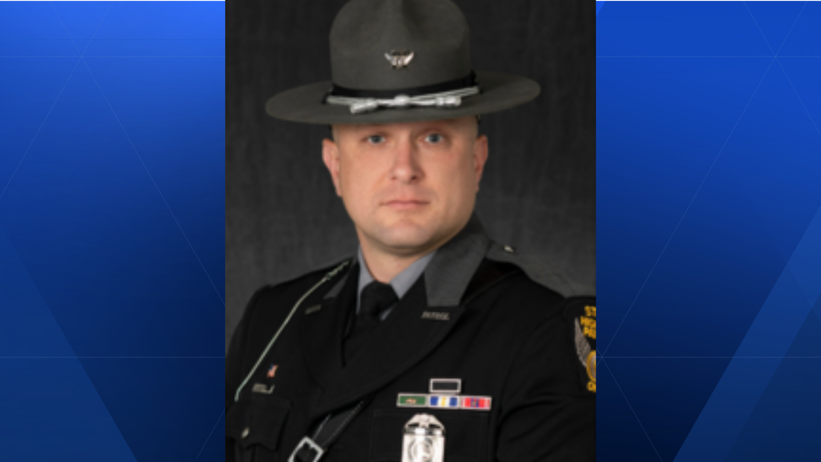 Ohio trooper struck, killed while assisting disabled semi along freeway