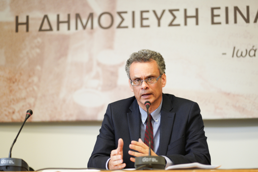Ξενοφών Κοντιάδης για το νέο του βιβλίο για τα Τέμπη: Είναι πολλά που ...