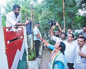 Congress cadre irked by denial of entry into party office in Karimnagar