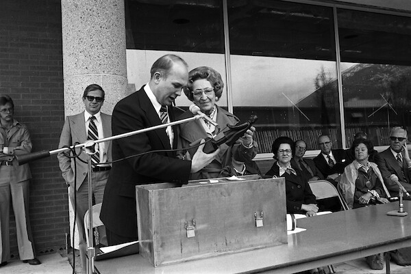 As part of 150th anniversary, BYU alumni help open time capsule from 1975