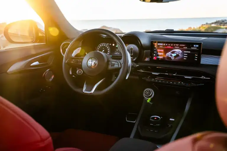 Prezzi Nuova Alfa Romeo Tonale 2025: il C-SUV si rinnova (e costa meno ...