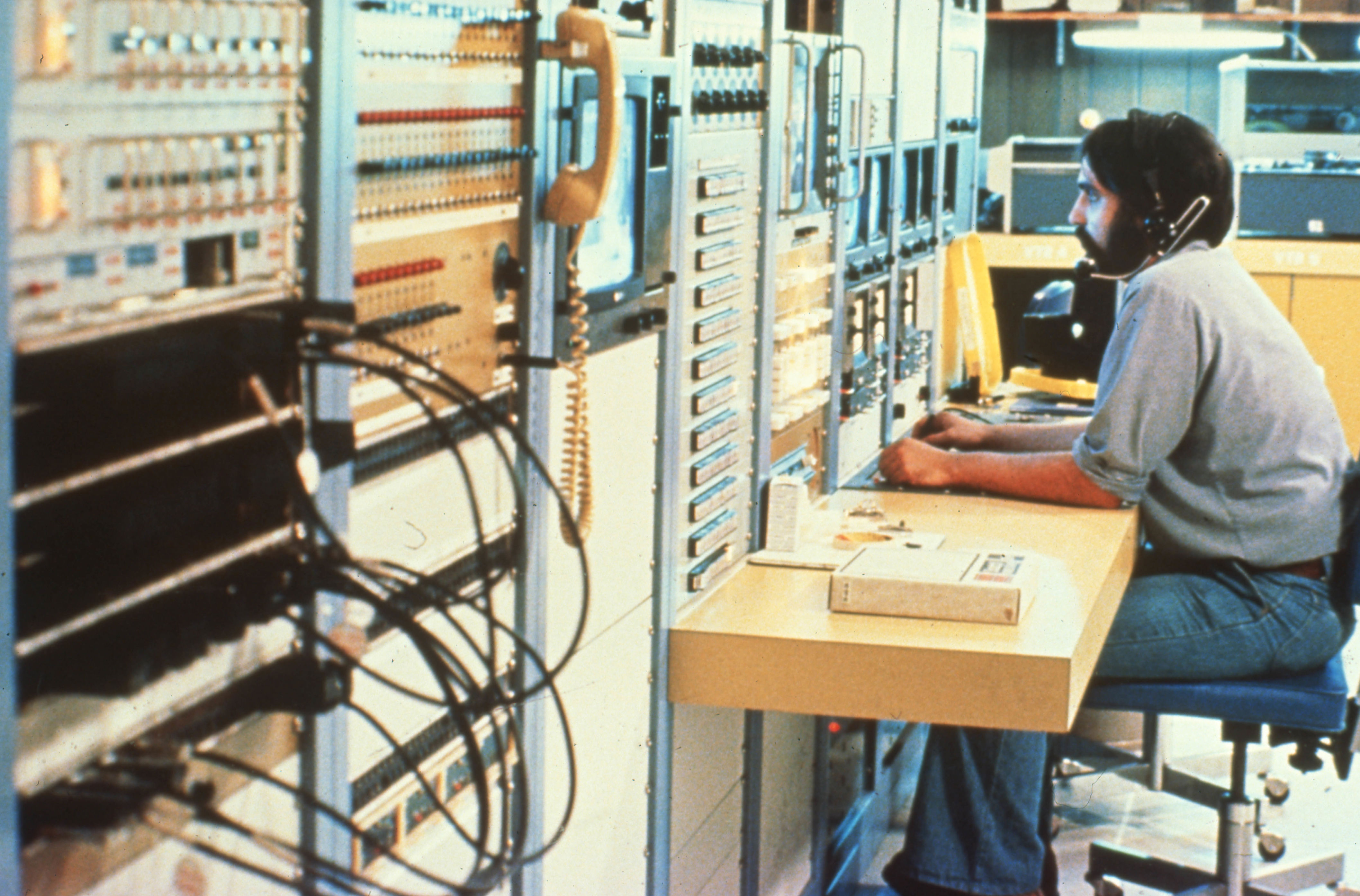 Pixels and Power: A Nostalgic Dive into 14 Iconic '80s Computer Brands ...