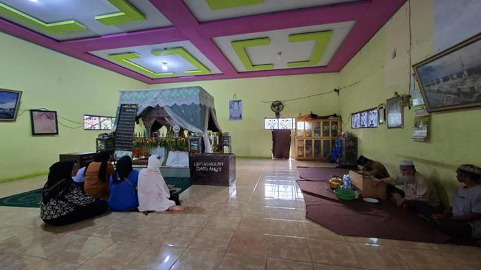 Kisah Hidupnya Unik,Makam Datu Amut Jadi Wisata Religi Populer di ...