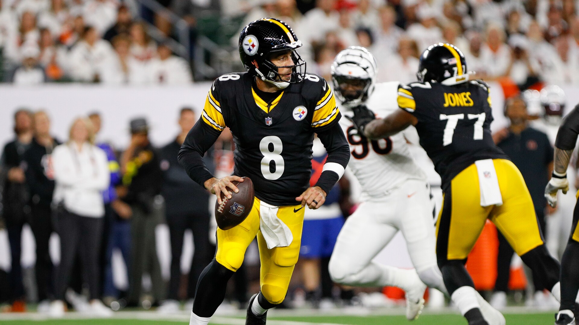 Steelers close to within 27-24 on Aaron Rodgers' third TD