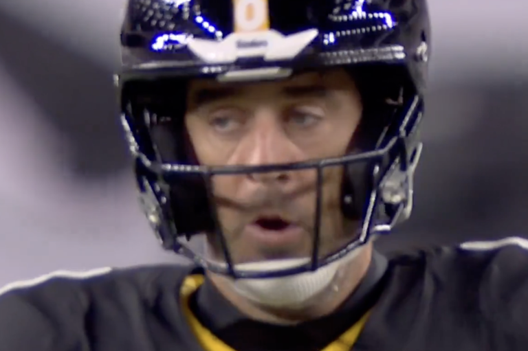 Aaron Rodgers' face says it all after taking massive pre-touchdown ...