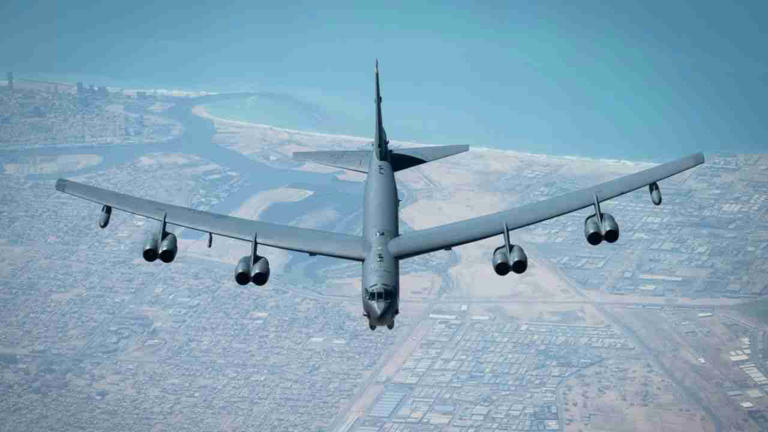 Edwards Air Force Base offentliggjør navnene på de åtte omkomne i B-52 ...