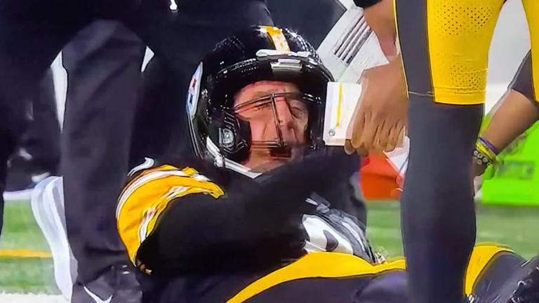 Aaron Rodgers Was Furious After a Teammate Tackled Him During a TD ...