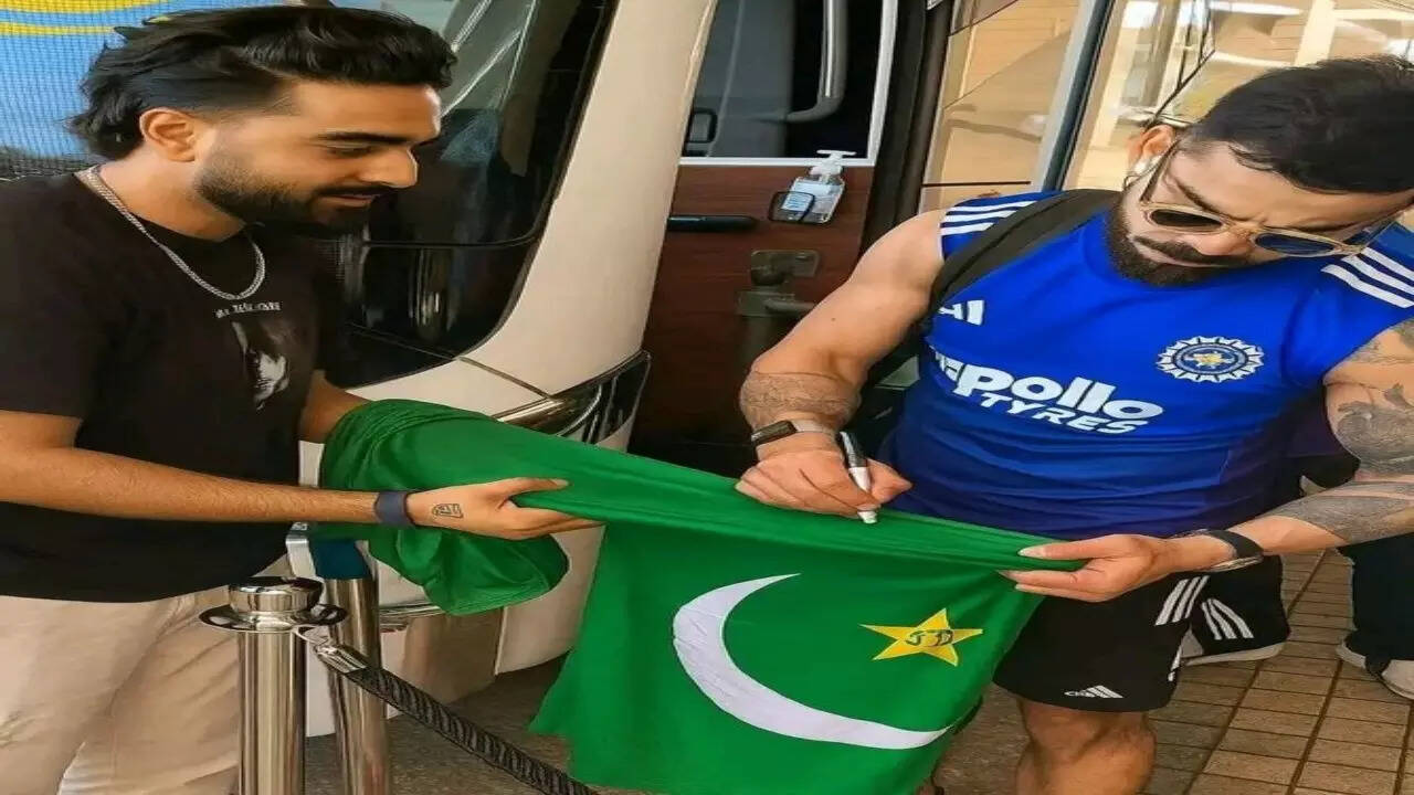Fact check: Did Virat Kohli sign a Pakistan jersey in Perth? Social ...