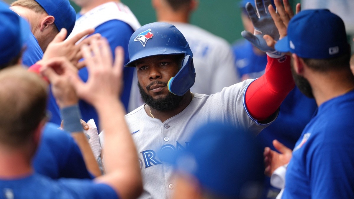 MLB: Pilot Pays Tribute to Blue Jays with a Special Sky Gesture Before ...