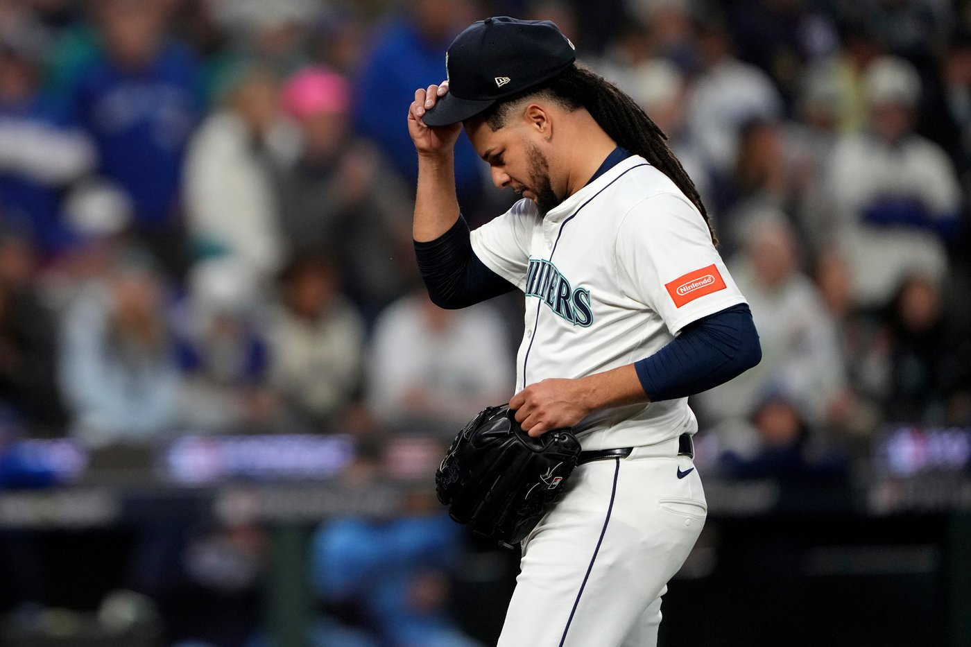 Mariners pitching pounded again as Seattle squanders ALCS lead at home