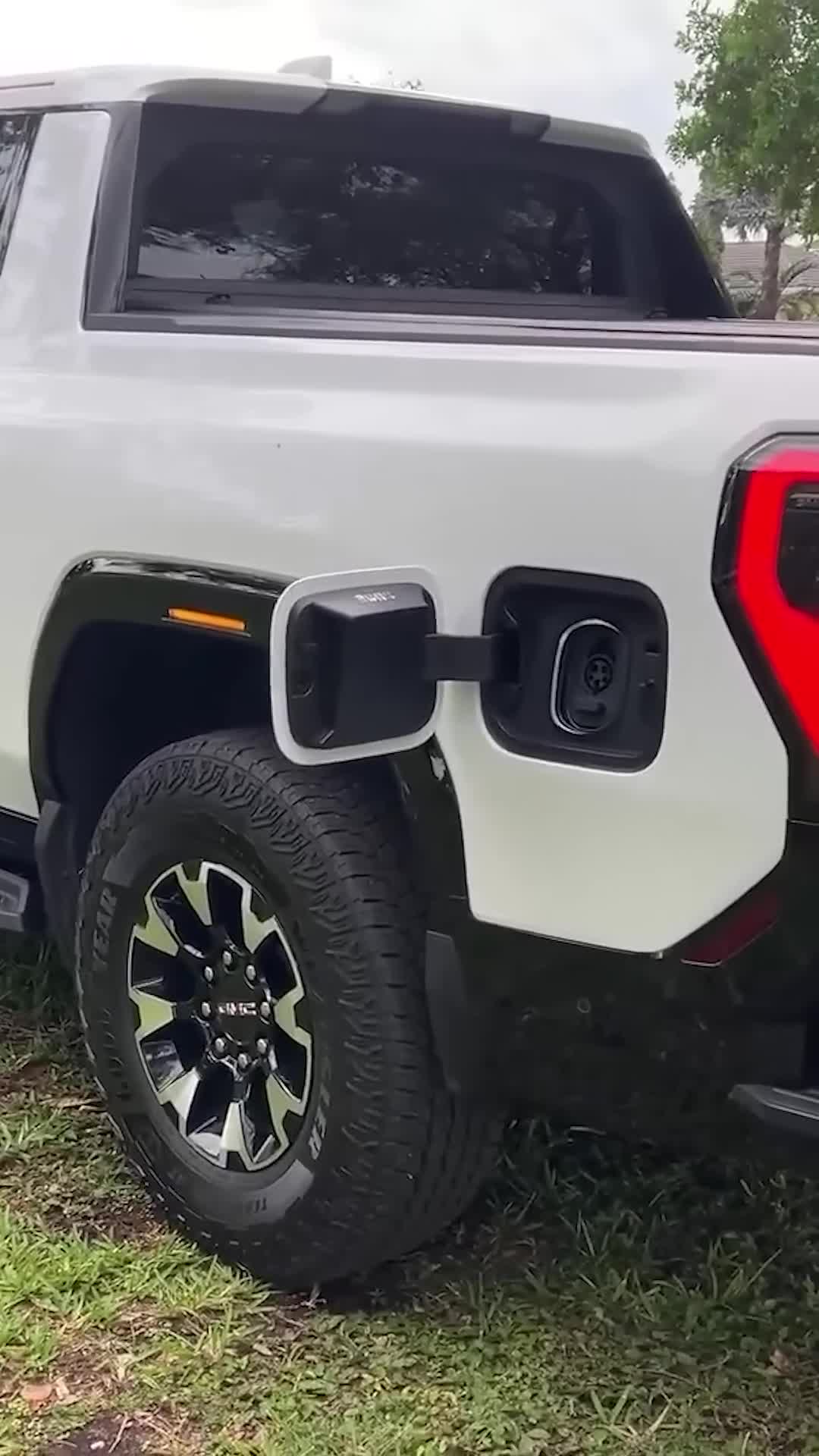 GMC Sierra EV AT4 2026: Carga rápida, autonomía y tecnología de 350 kW ...