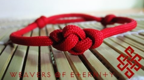How to Tie an Eternity Knot Paracord Bracelet Tutorial