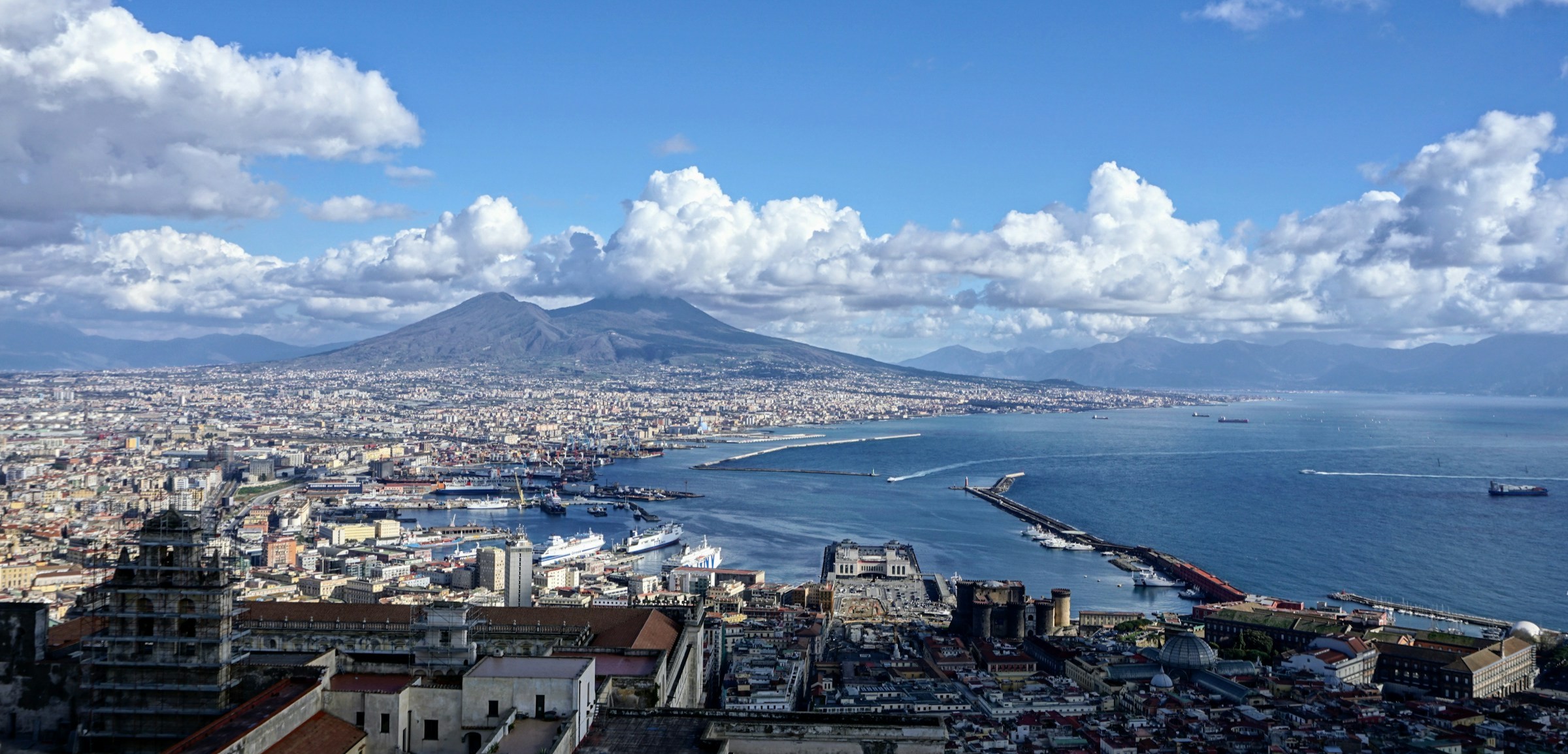 What to see near the Port of Naples on foot: top sights in the city centre