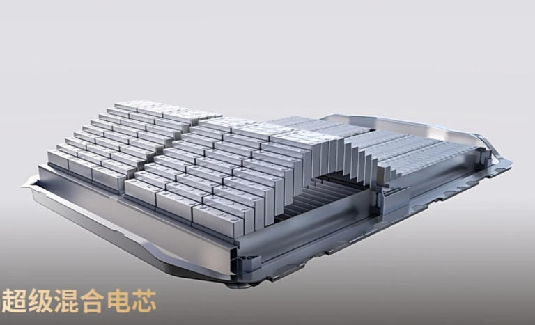 Leapmotor D19, svelato il nuovo SUV: elettrico e range extender con batteria record