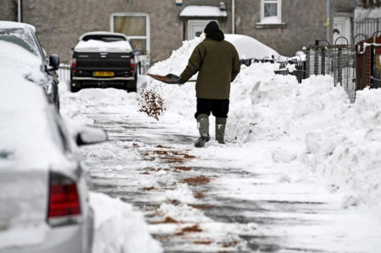 Critical weather alert issued by Met Office as huge snow dump expected ...