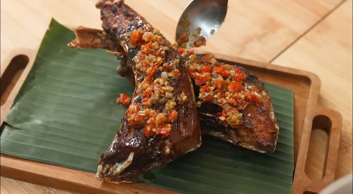 Resep Rahang Tuna Sambal Arang: Cita Rasa Pedas Asap Khas Manado ala ...