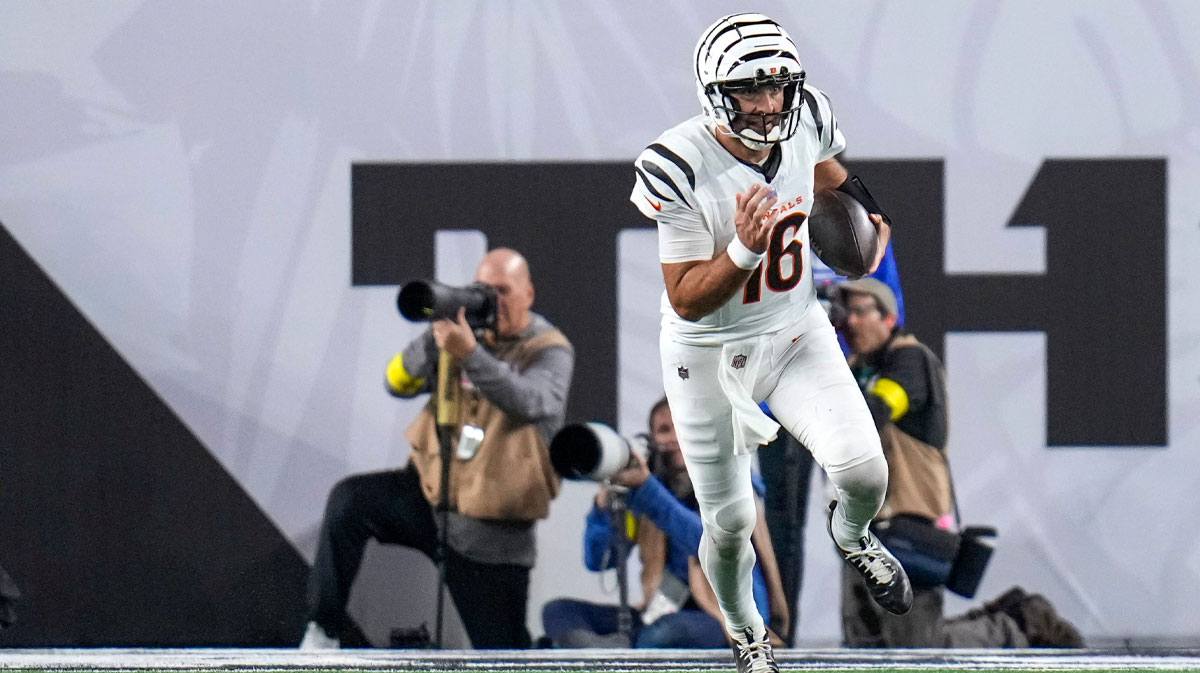 Aaron Rodgers-Joe Flacco moment after crazy TNF is pure nostalgia