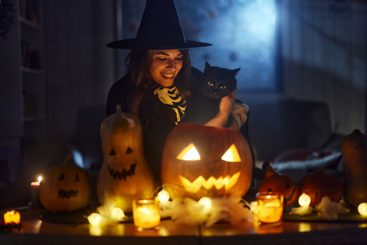 75+ Witchy Cat Names for Mysterious Felines