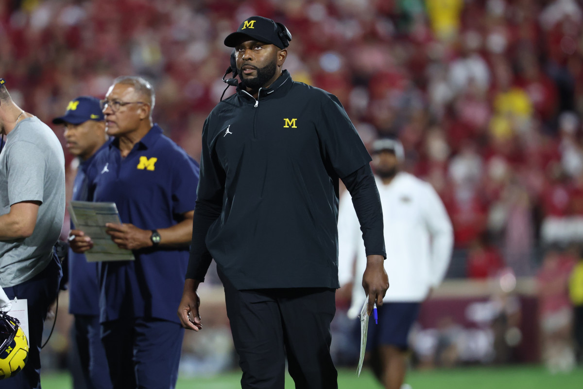 Michigan Football Fans Flabbergasted at Surprise Midseason Award ...