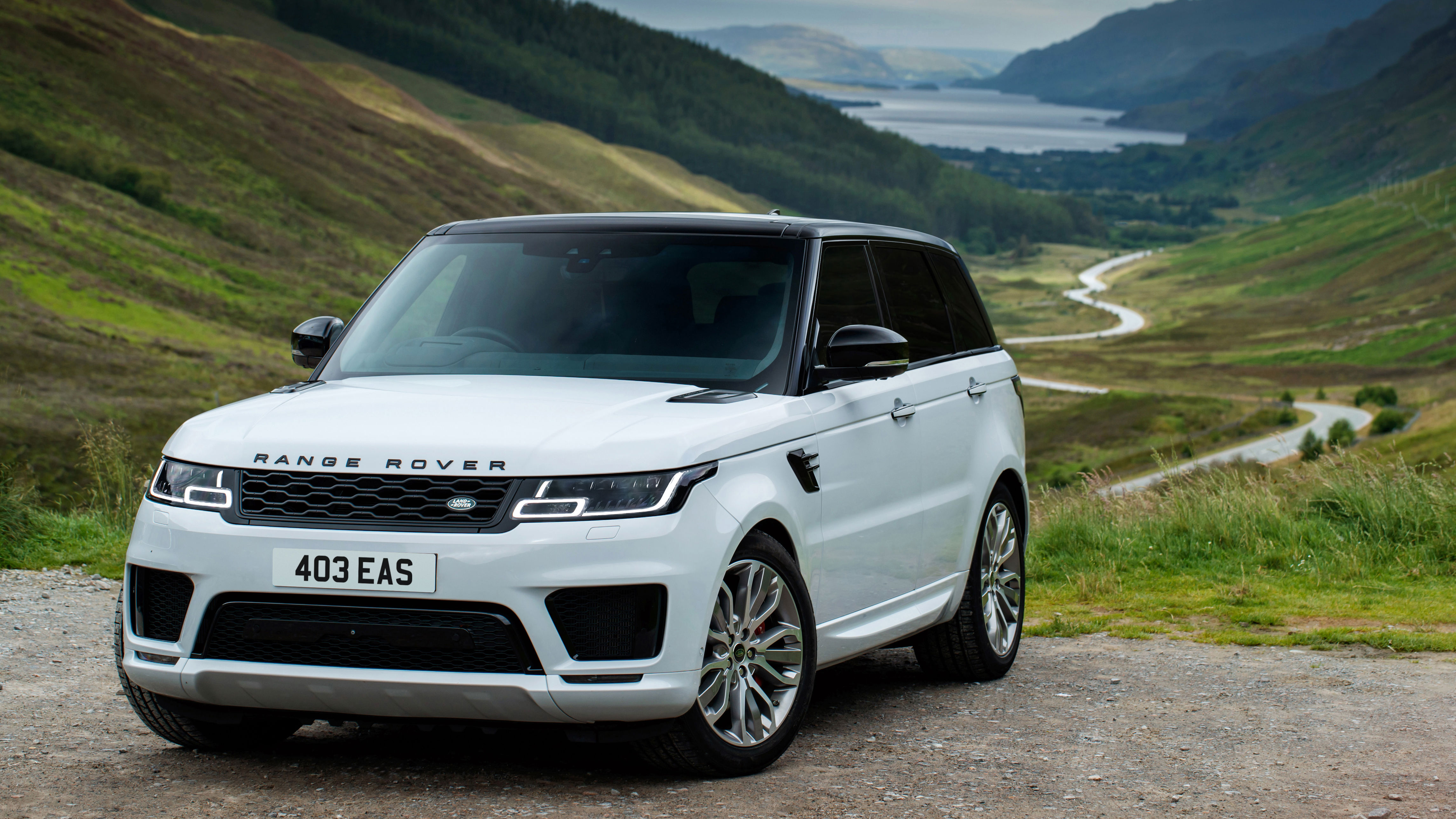 Range Rover Unveils New Logo