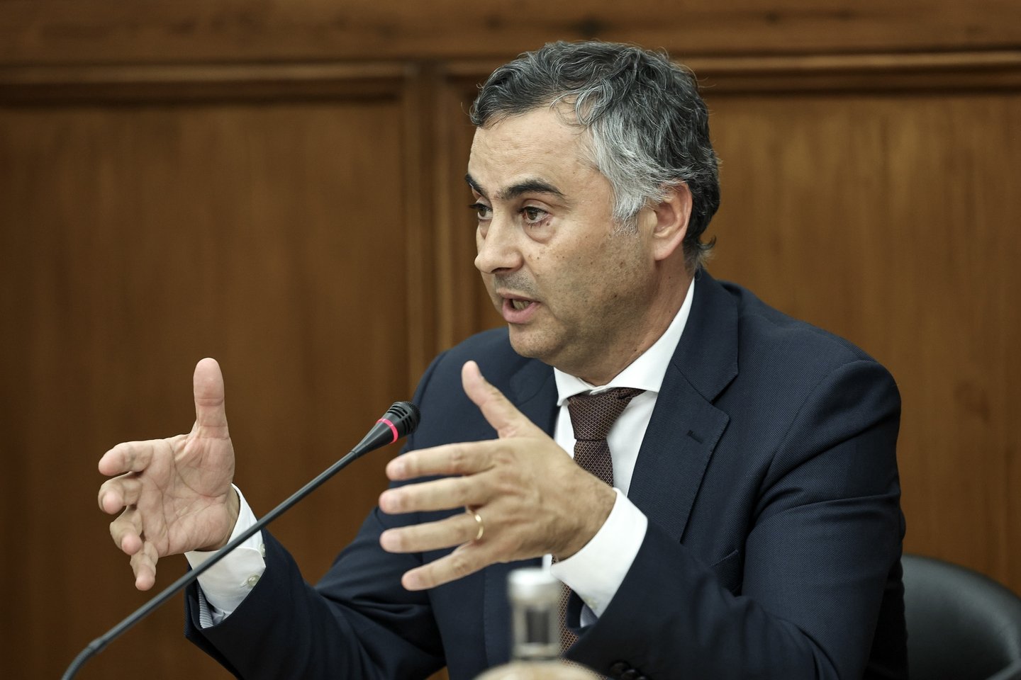 Ministro da Educação critica RTP e pede investigação
