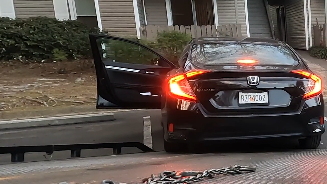 Man Begs Repo Crew to Spare His Car After Flat Tire Disaster