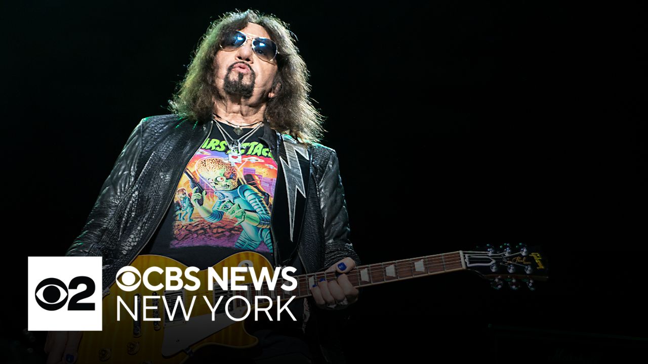 Fans mourn Ace Frehley, founding guitarist of Kiss