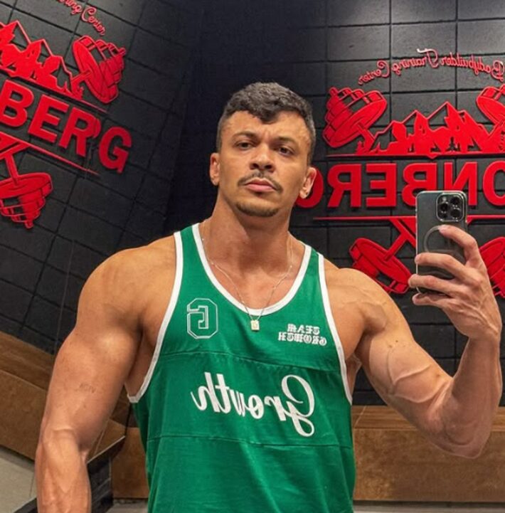 Quem é o influenciador Júlio Cocielo?