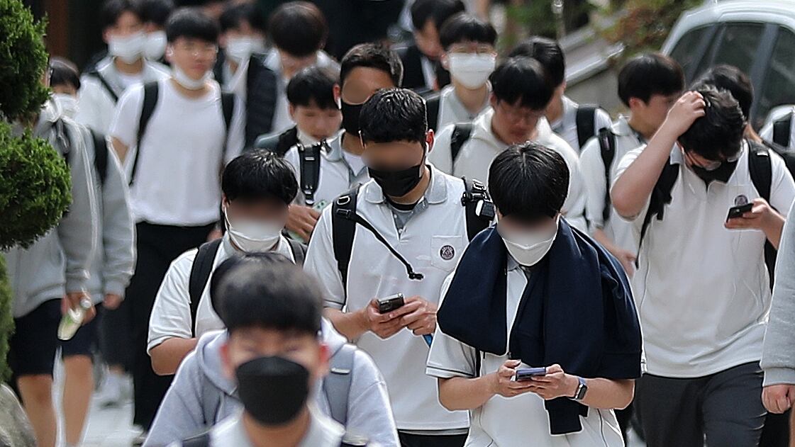 Over 40% of South Korean Teens at Risk of Smartphone Overdependence