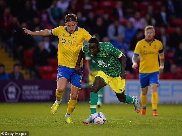 Former Football League star jailed for 28 months for supplying £10,000 ...