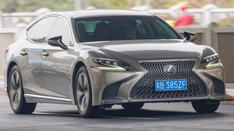 10 Luxury cars built for long-distance comfort