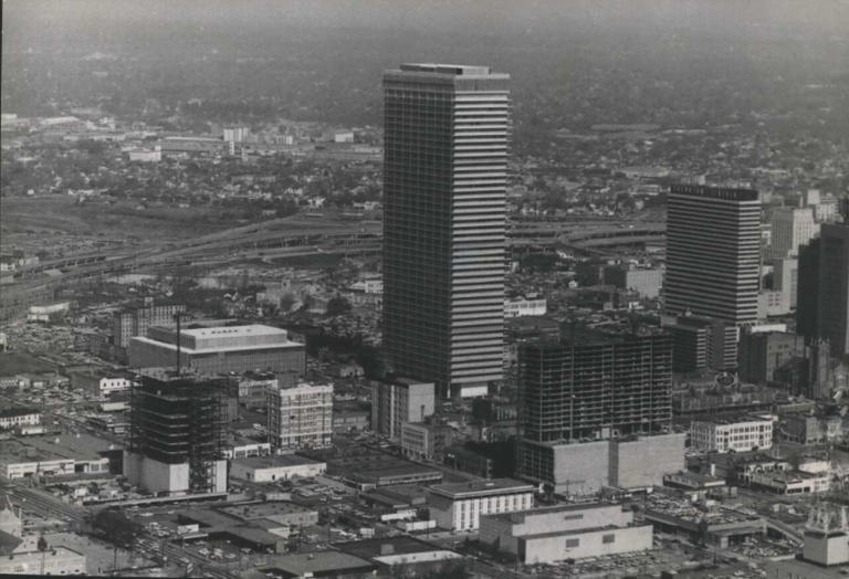 Last-minute deal spares downtown Houston's historic Exxon-Humble tower ...