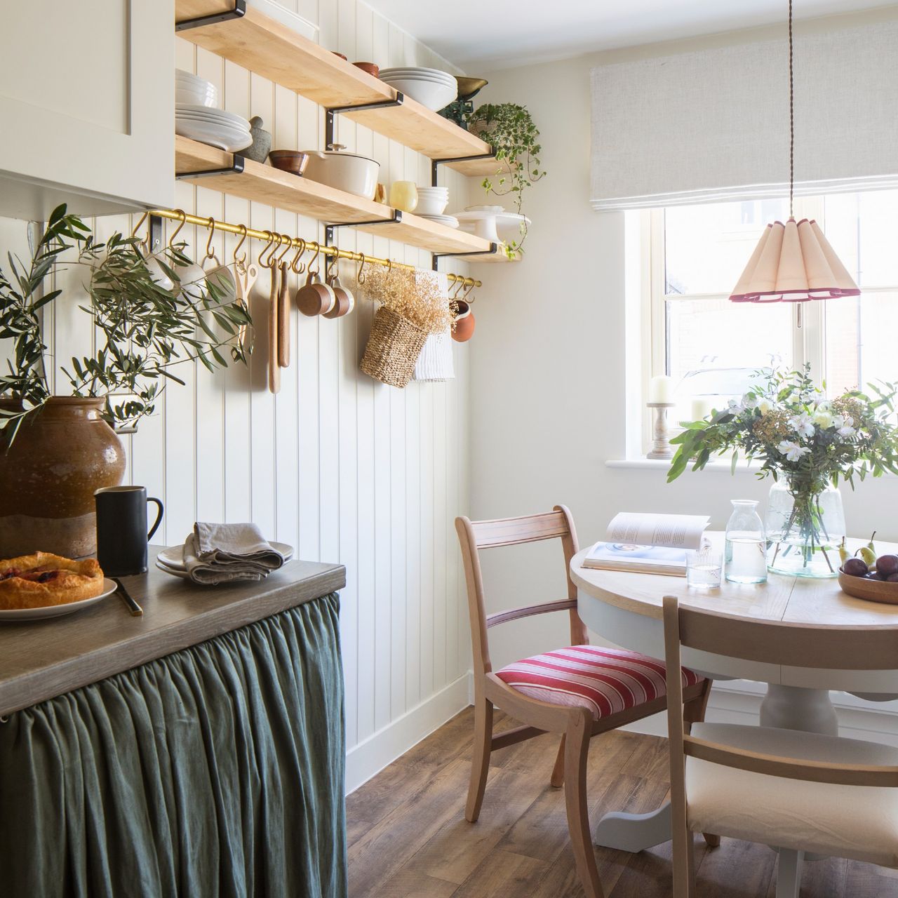 An 'eat-in' area is the cosy kitchen feature I can't get enough of - it ...