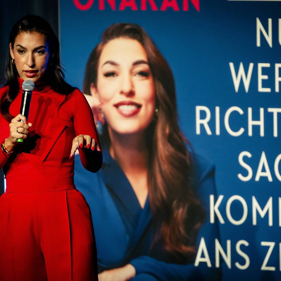 Unternehmerin Tijen Onaran im Savoy-Theater – „Sprache ist das Mittel ...