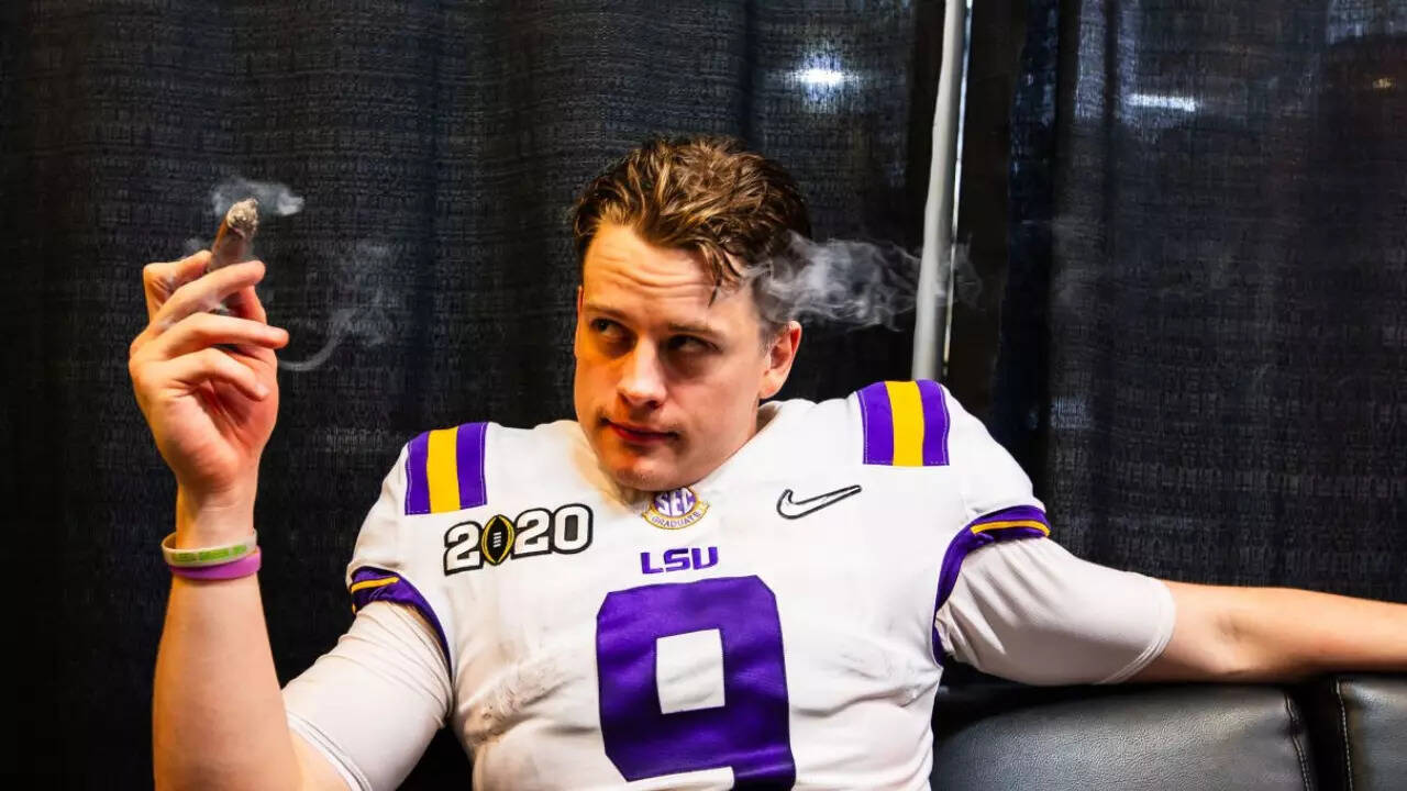 “The pain of a bad haircut”: Joe Burrow looks miserable on the ...