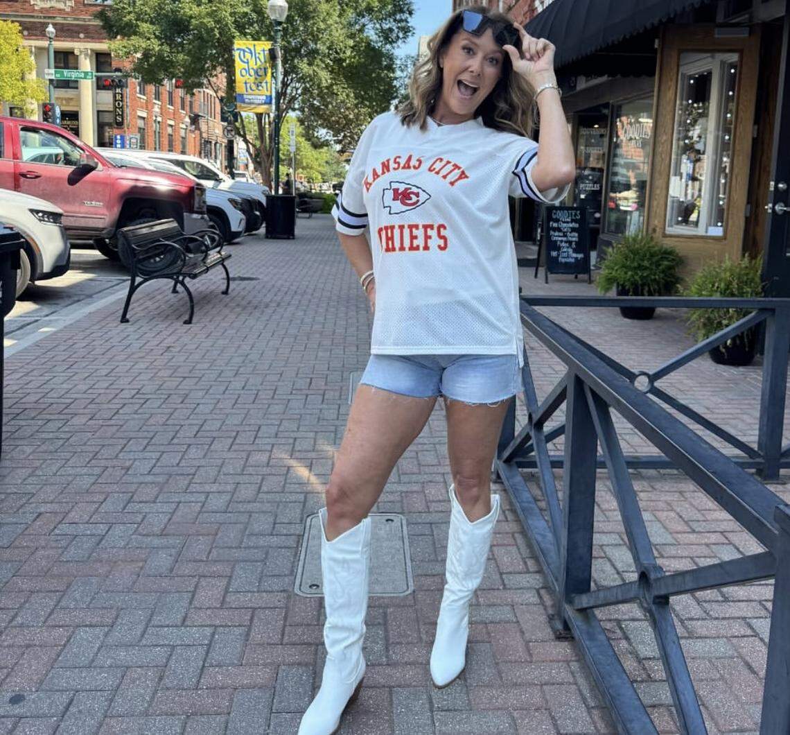 NFL mom Randi Mahomes launches, models own collection of KC Chiefs gear ...