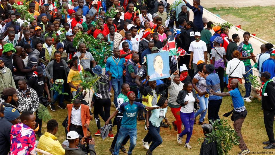 Kenya: Dozens injured in stampede at Odinga funeral