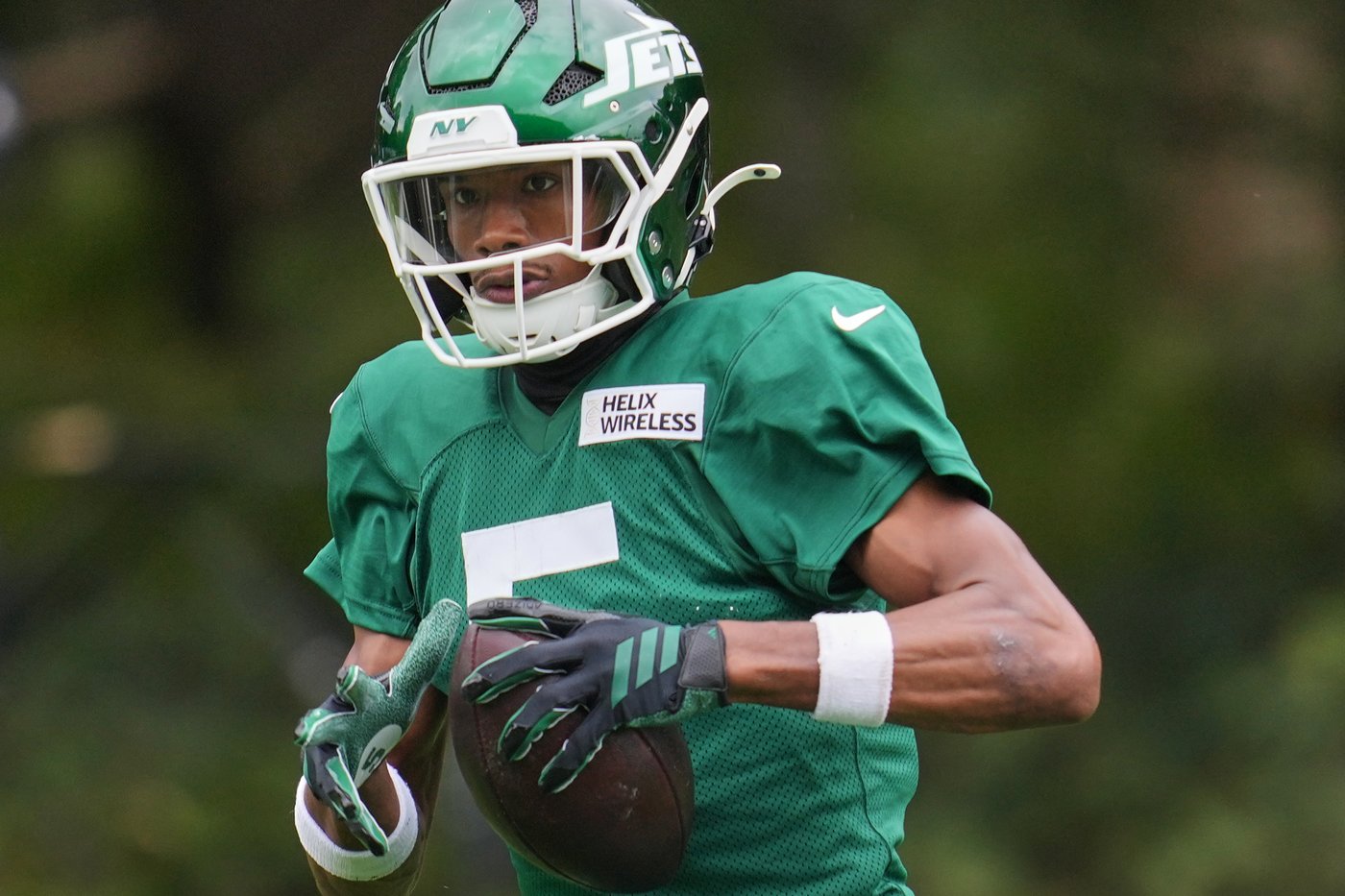 Jets wide receiver Garrett Wilson doubtful for Panthers game with knee ...