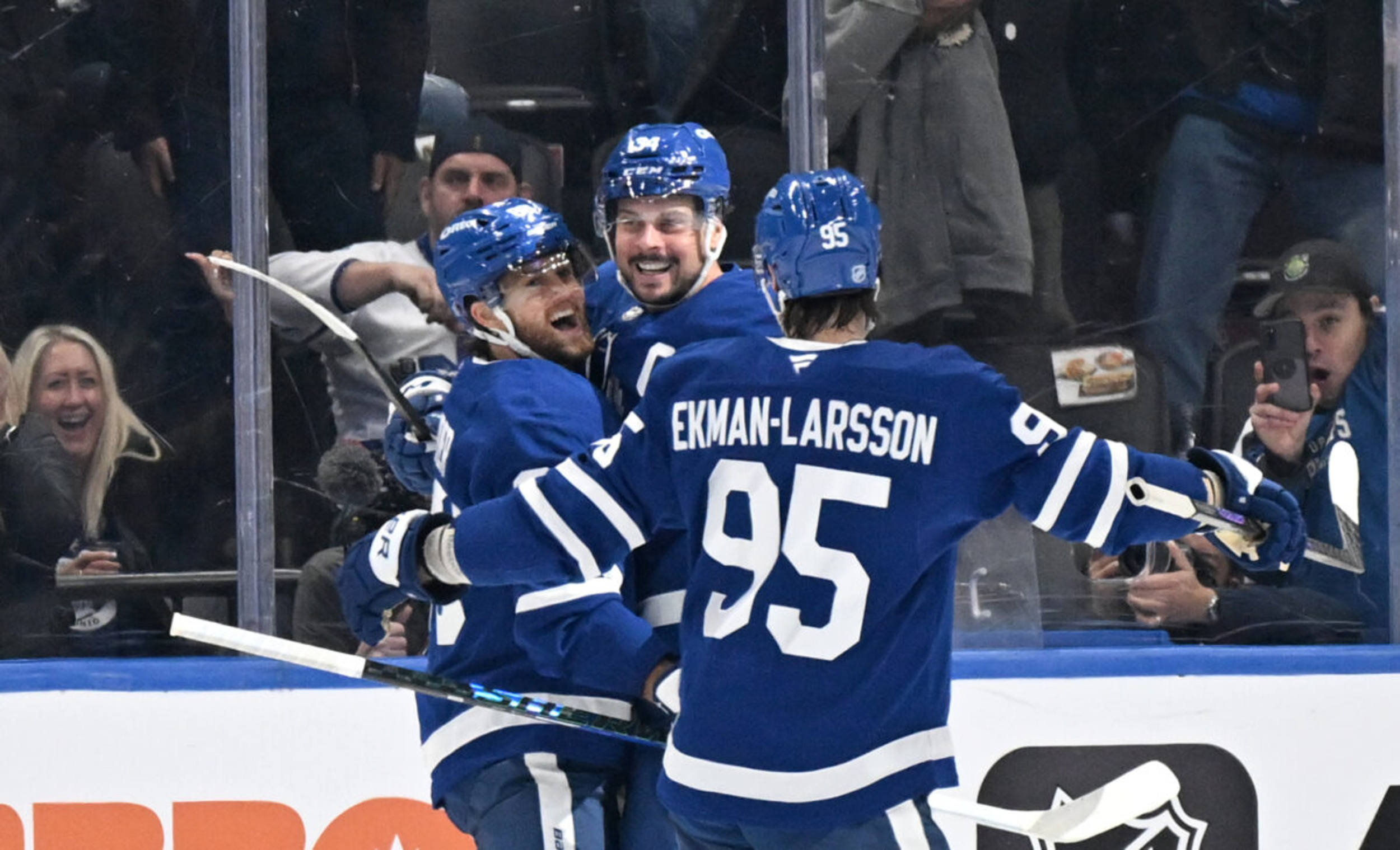 Maple Leafs prevent comeback, defeat Senators 7-5