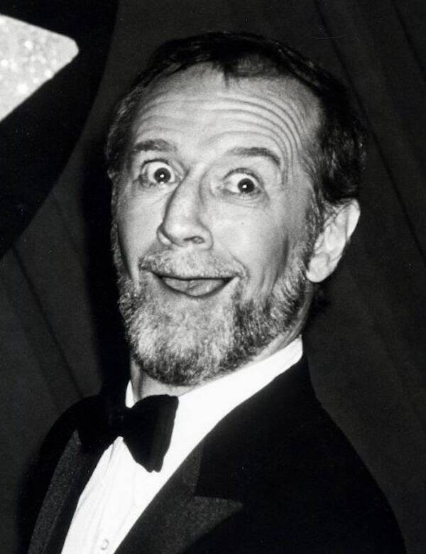 10 Facts about George Carlin and his comedic legacy