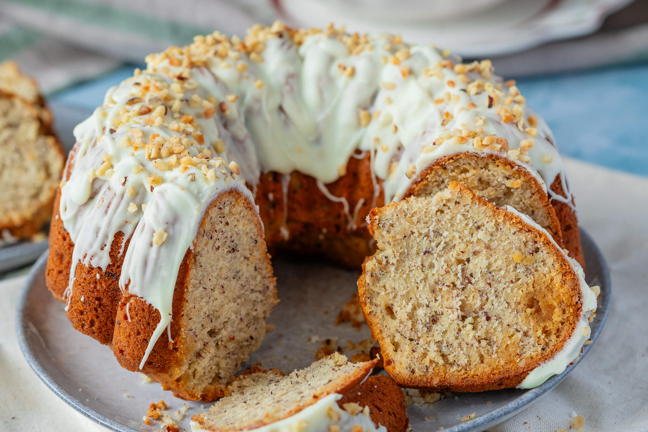 Marzipan-Nuss-Gugl – saftiger Gugelhupf mit Joghurt