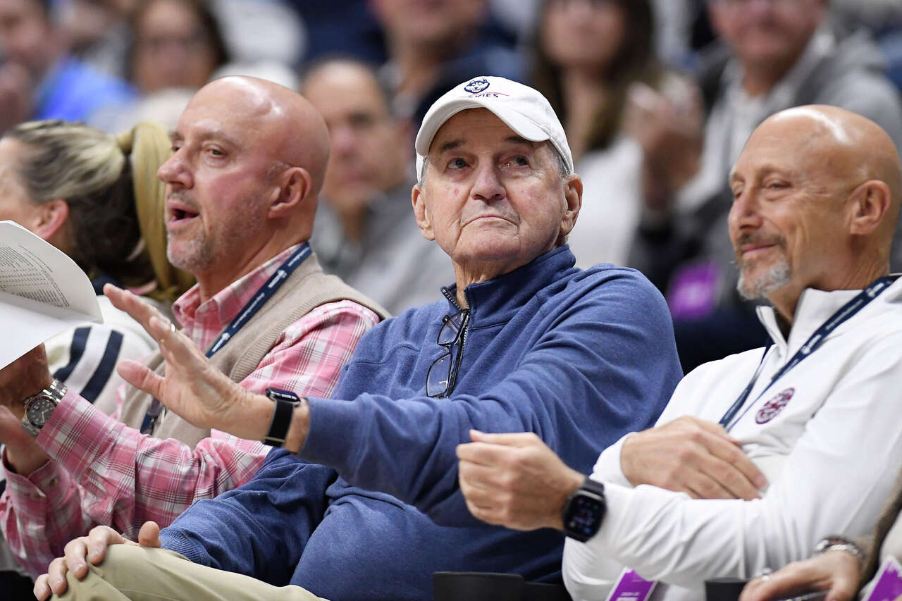 Jim Calhoun will sign book before UConn men's basketball opener