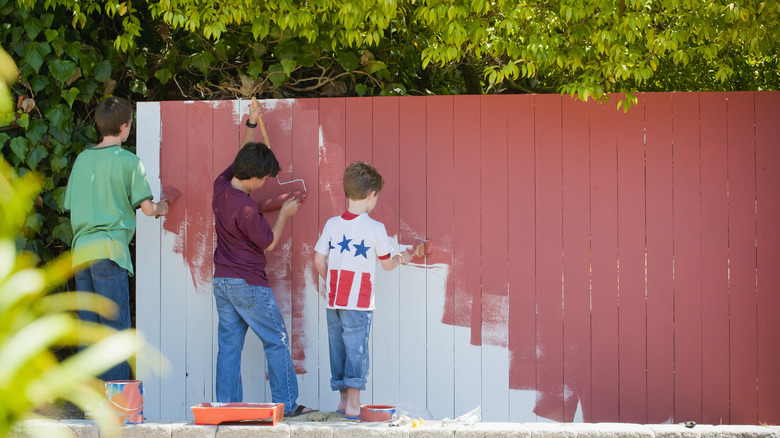 5 Fence Post Materials That Are Durable And Stylish