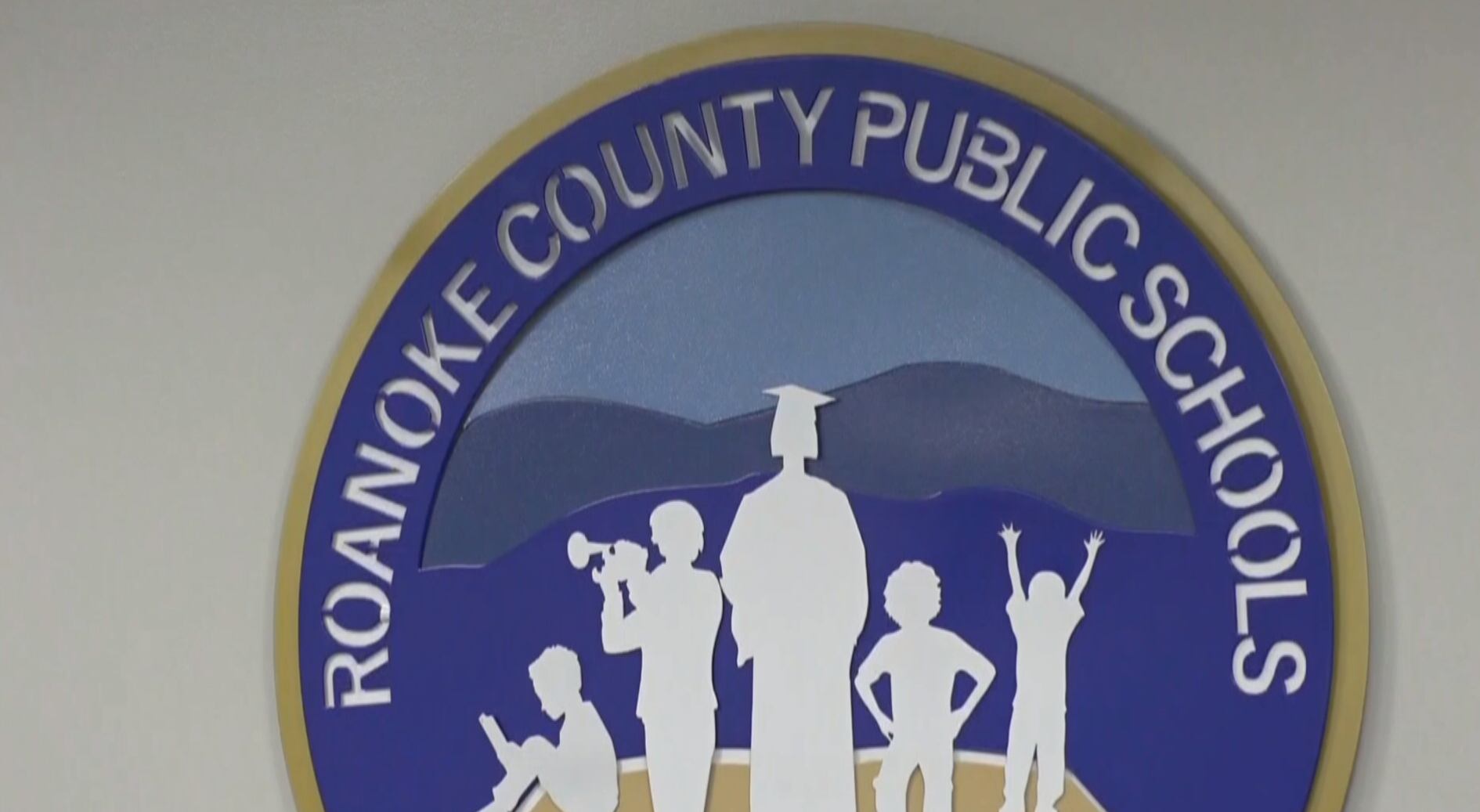 Two Roanoke County middle schools to install new technology labs