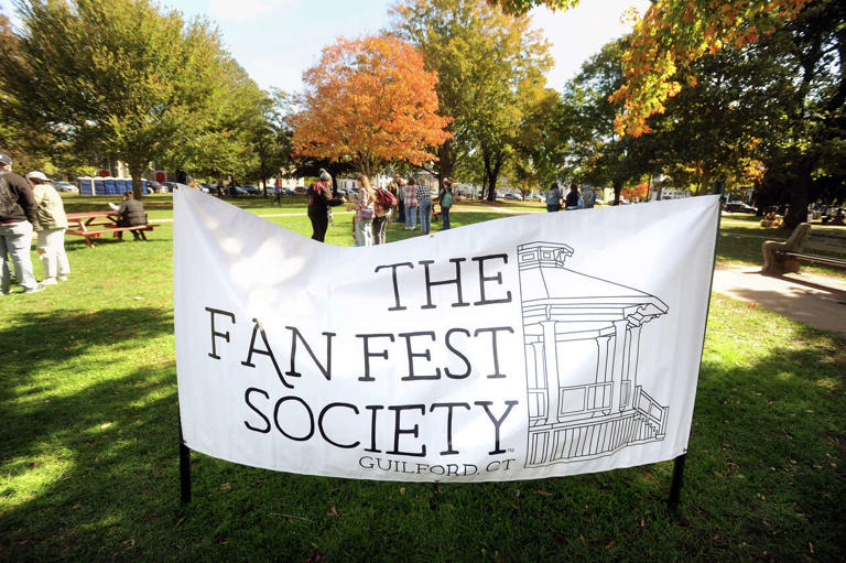 'Gilmore Girls' fans return to Guilford for fan festival The Firelight ...